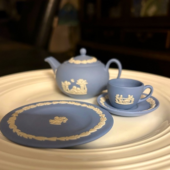 Wedgwood | Other | Miniature Wedgewood Collectible Tea Set With ...